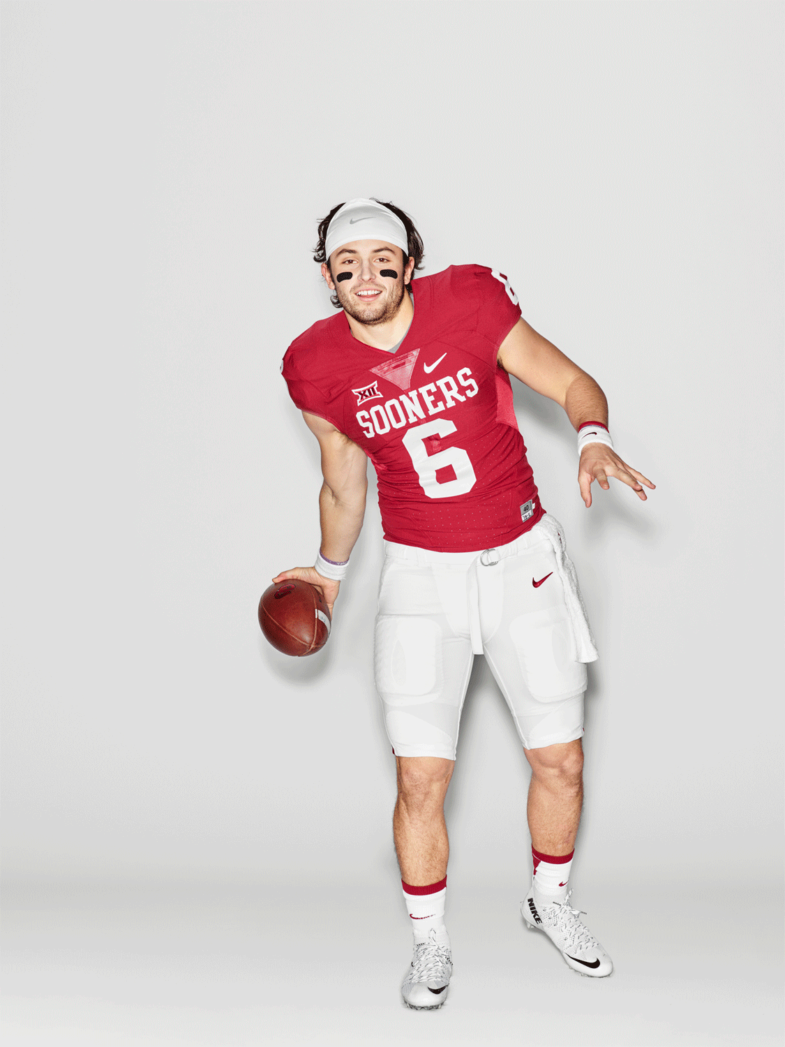 Oklahoma Qb Baker Mayfield Does Some Gymnastics Yes He Is Wearing